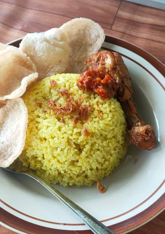 Resep Nasi kuning bumbu Racik Magicom oleh Nurhasanah Nasa - Cookpad