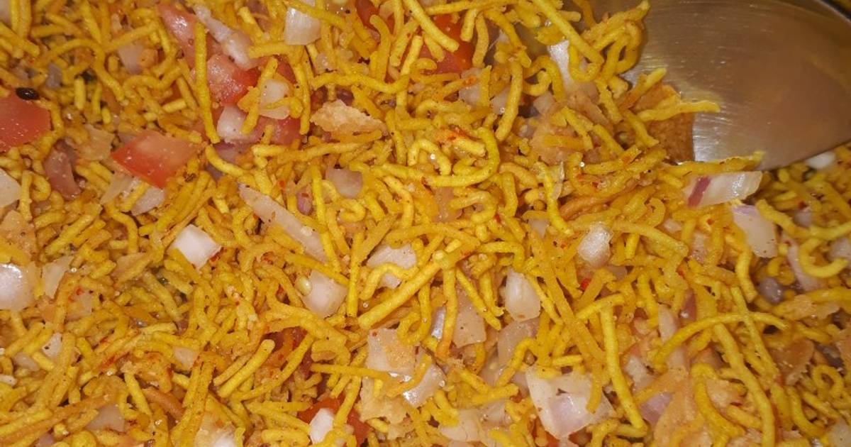 Spicy sev Recipe by Kanchan Chhabra - Cookpad