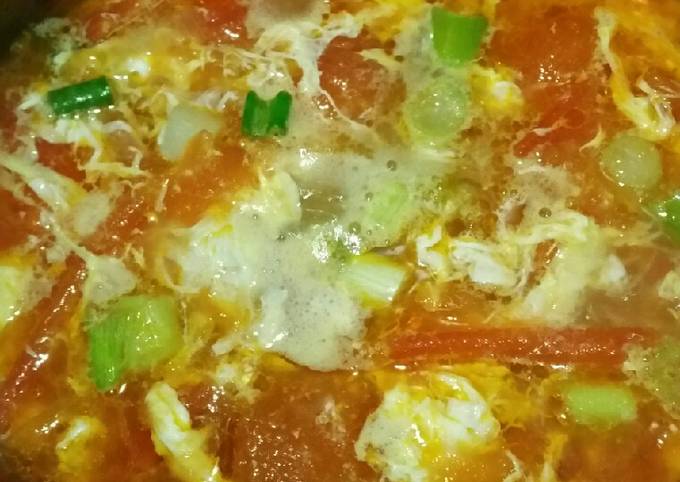 Resep Sop tomat dan telur oleh suji - Cookpad