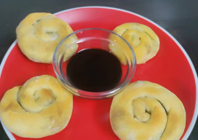 Onion cake Recipe by Laju Gehani - Cookpad