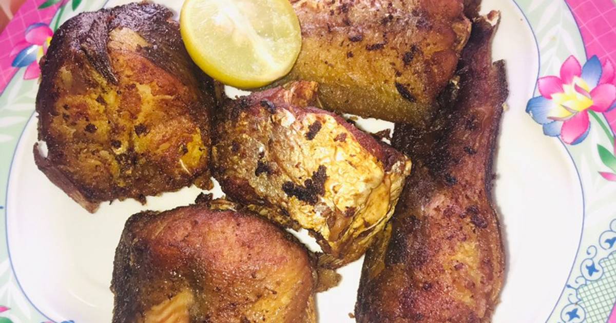 Soyyayen kifi (Fried Fish) girki daga Ayshat Wazirie - Cookpad