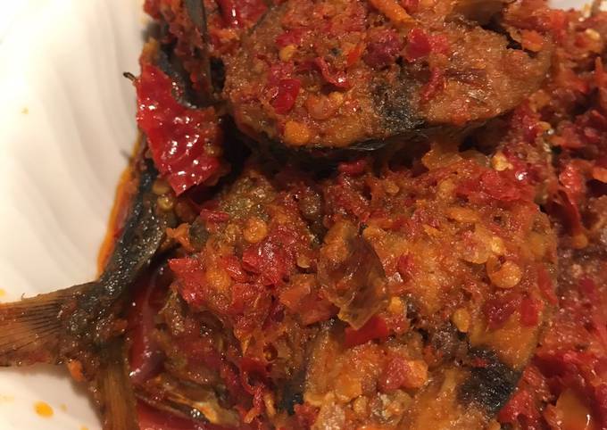 Resep Ikan tongkol balado simple ala bunvan oleh Vani Arrindy - Cookpad
