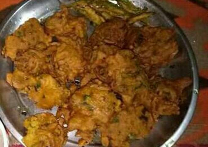 Aloo pyaaj ke pakode Recipe by Chhaya Vipul Agarwal - Cookpad