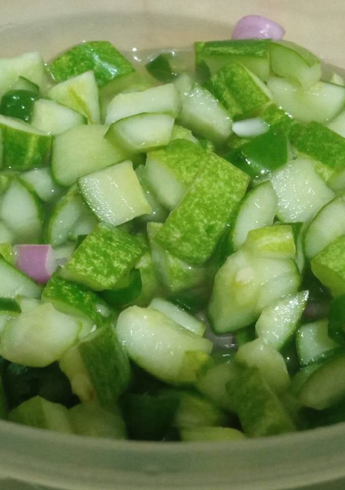 Resep Acar timun, bawang merah, rawit ijo, lemon oleh Anisa - Cookpad