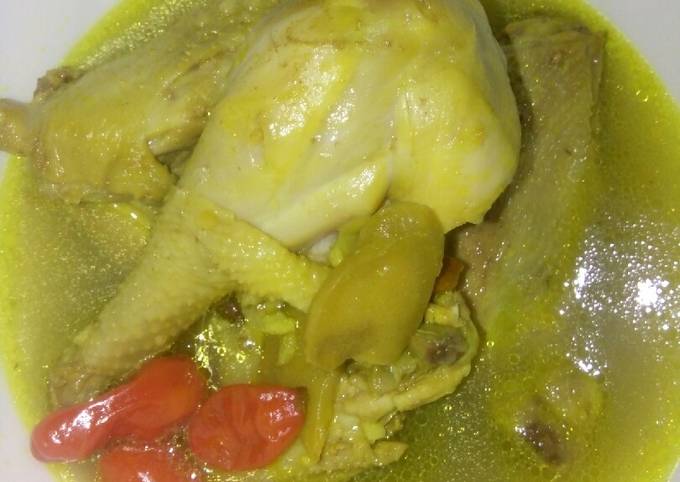 Resep Ayam Kuah Kuning Bening oleh Mamah Arkaan - Cookpad