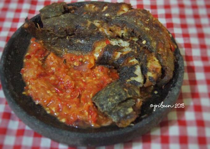 Resep 12. Penyet Lele Sambel Pecak oleh OpiBun - Cookpad