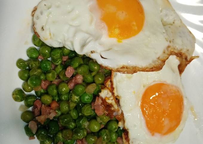 Guisantes con jamón y huevo frito Receta de Estefania- Cookpad