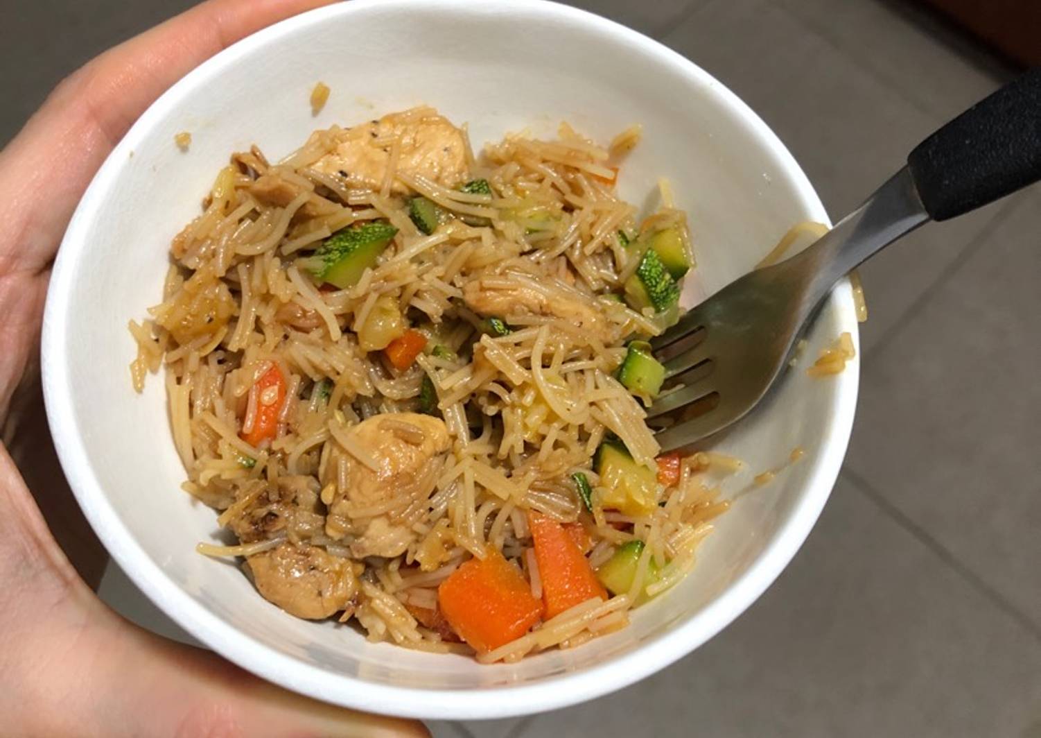 Fideos chinos (chow mein) Receta de Jimena - Cookpad