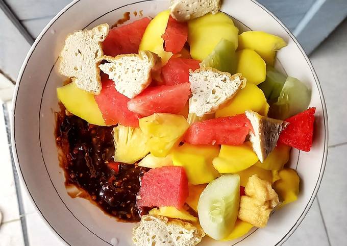 Resep Rujak Tolet oleh Dinarr - Cookpad