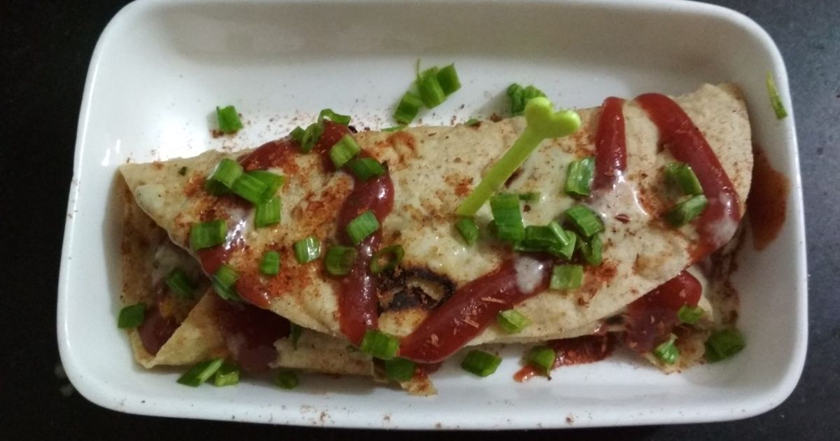 Aalo Aur Hare Pyaaz Ka Roll Recipe by Ruchita Saxena - Cookpad