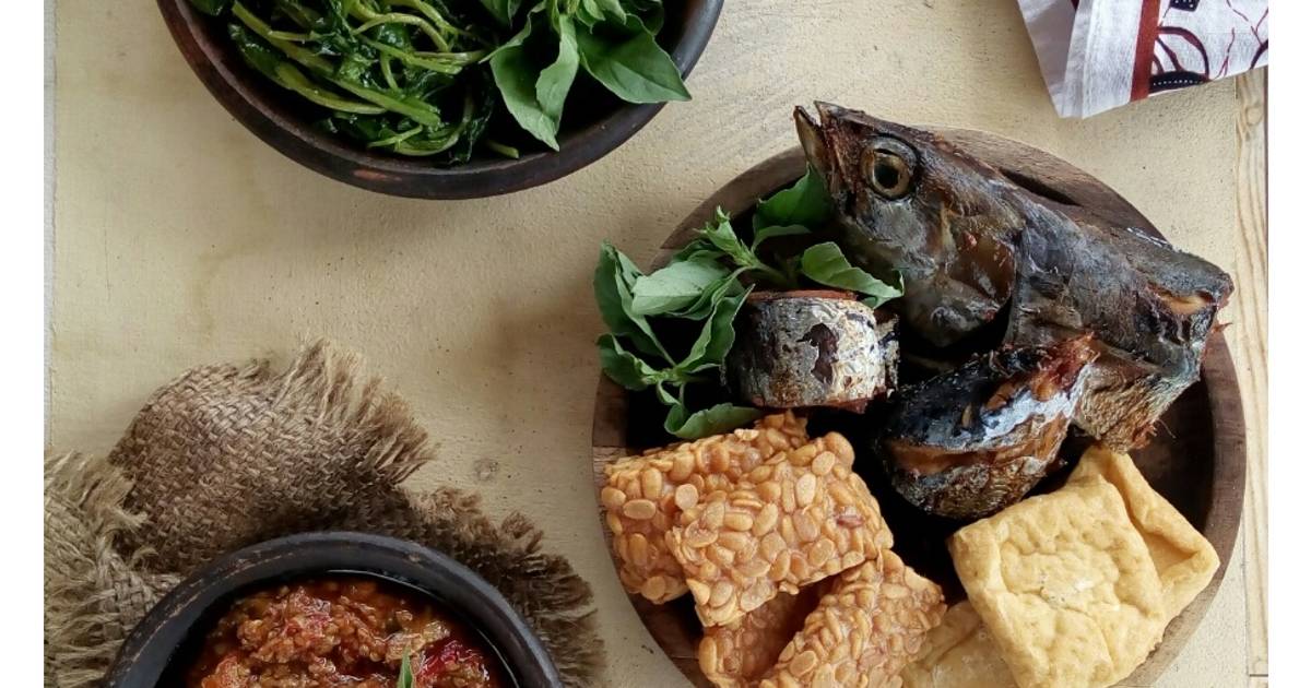 17 resep lalapan komplit sederhana enak dan mudah - Cookpad