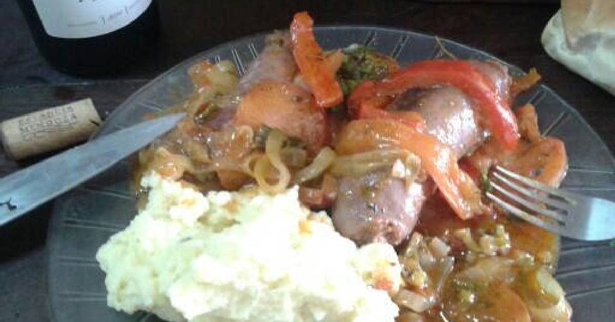Chorizo a la pomarola con puré Receta de Juan Cardenas- Cookpad