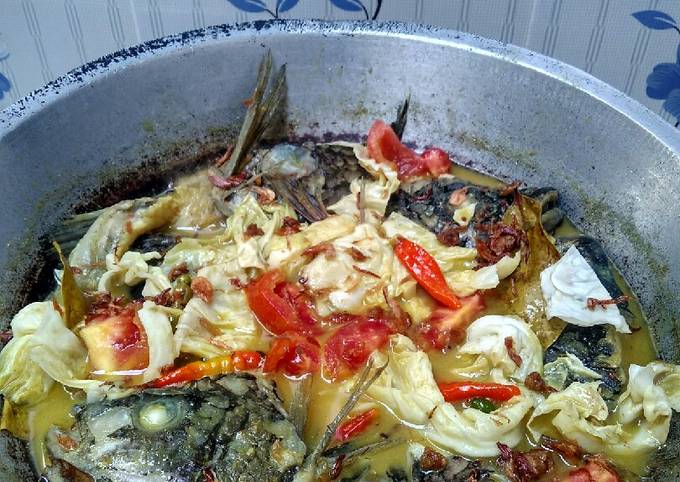 Resep Kepala kakap masak kuning oleh Qurrota Aini - Cookpad