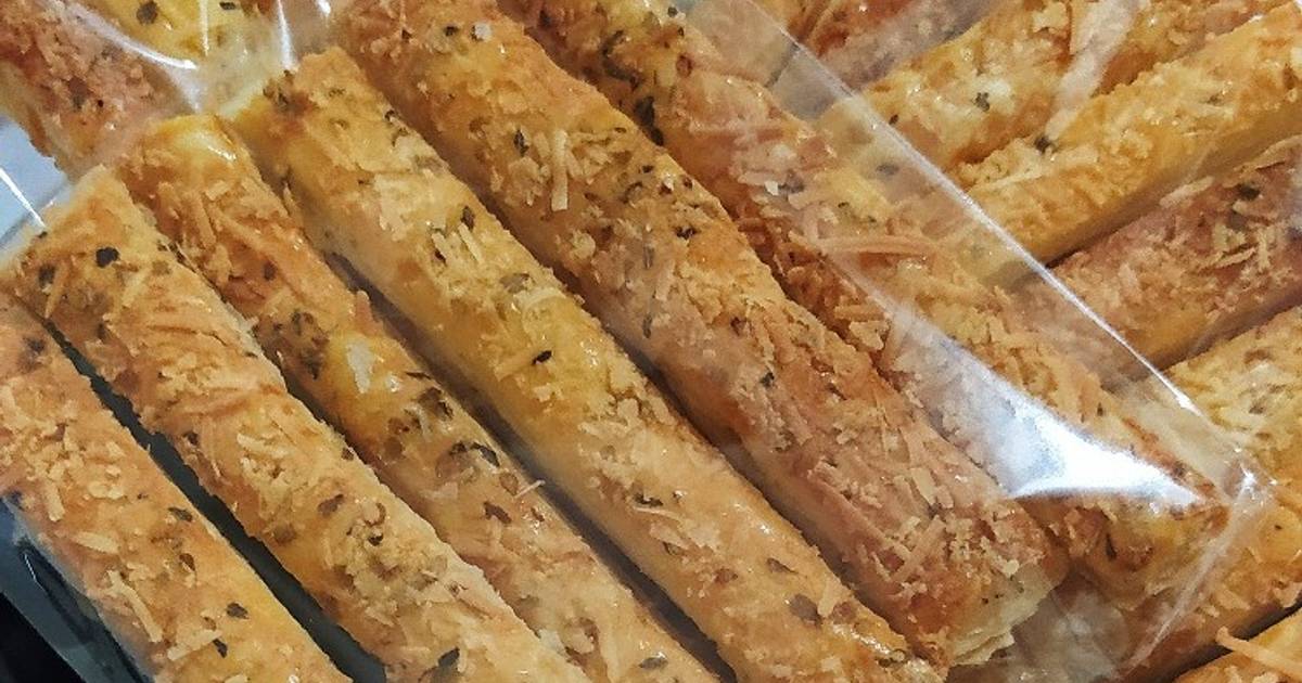 Resep Cheese Stick Puff Pastry oleh Tini Rostiawati - Cookpad