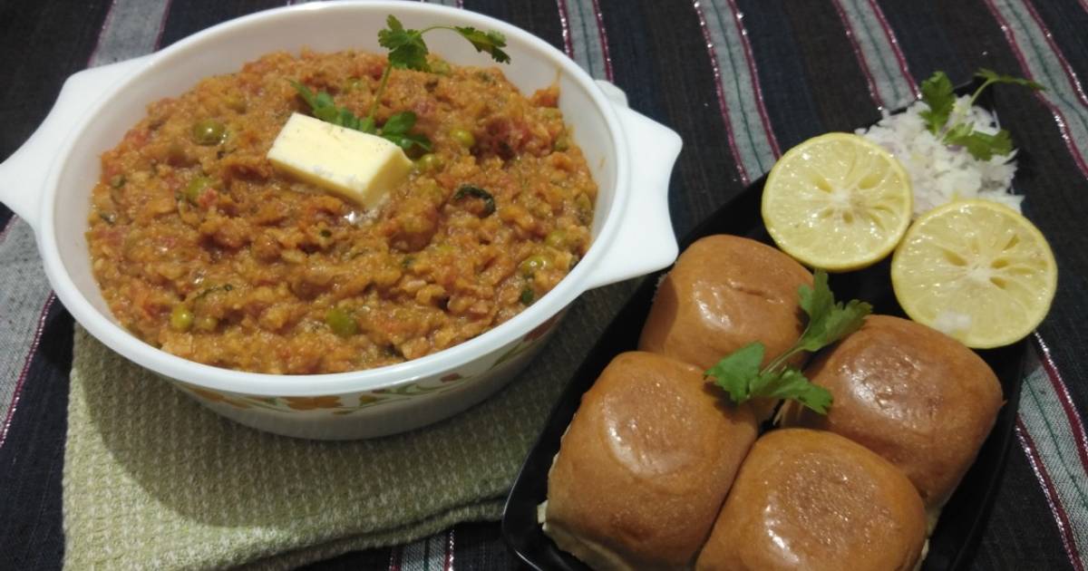 पाव भाजी (Pav bhaji recipe in hindi) रेसिपी बनाने की विधि in Hindi by ...