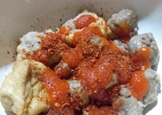Resep Pentol dan tahu bakso saus ekstra pedas oleh aisyah hanri - Cookpad