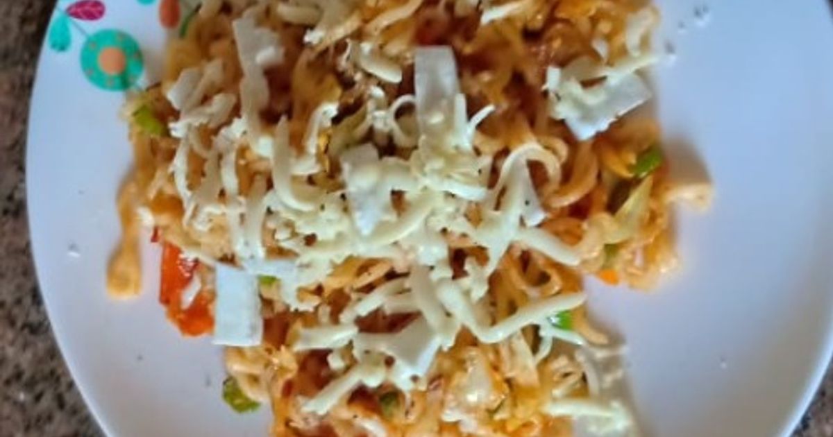 Cheesy Schezwan Maggi Recipe by Priyanka - Cookpad