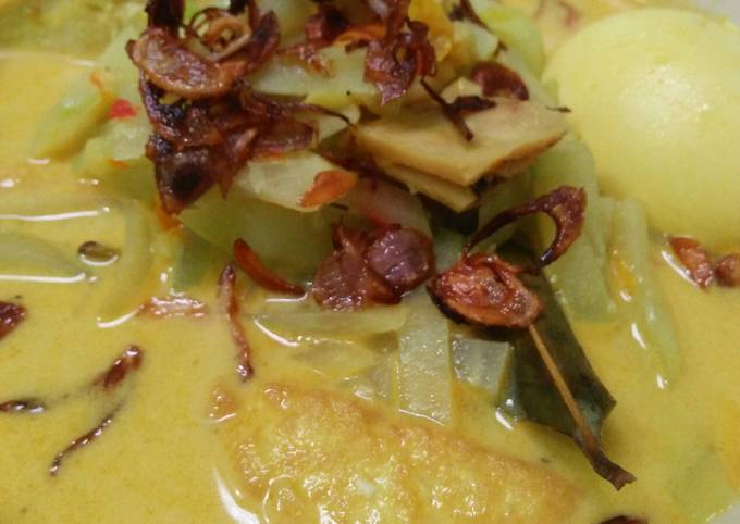Resep Lontong Sayur Tahu Telur oleh Buku Resep Vina - Cookpad