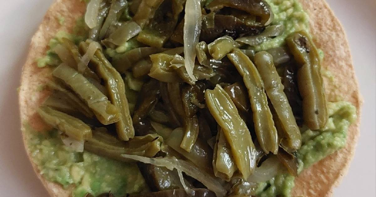 Tostadas de aguacate con nopales y rajas de poblano Receta de LuzMa SG ...