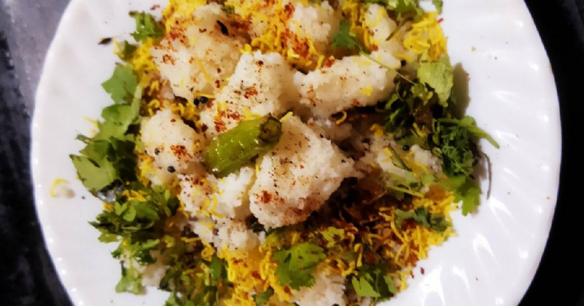 Idli Chat Recipe by Nutan Shah - Cookpad