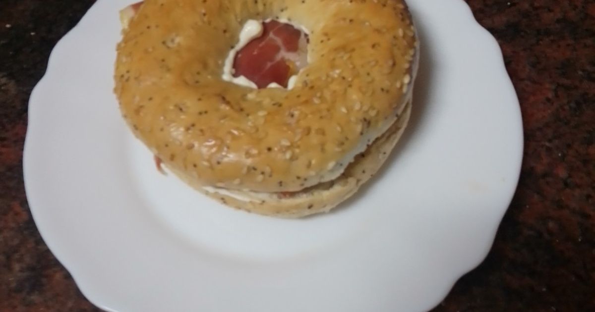 Bagel De Jamón Serrano, Tomate Y Queso De Cabra Receta de Ariel- Cookpad