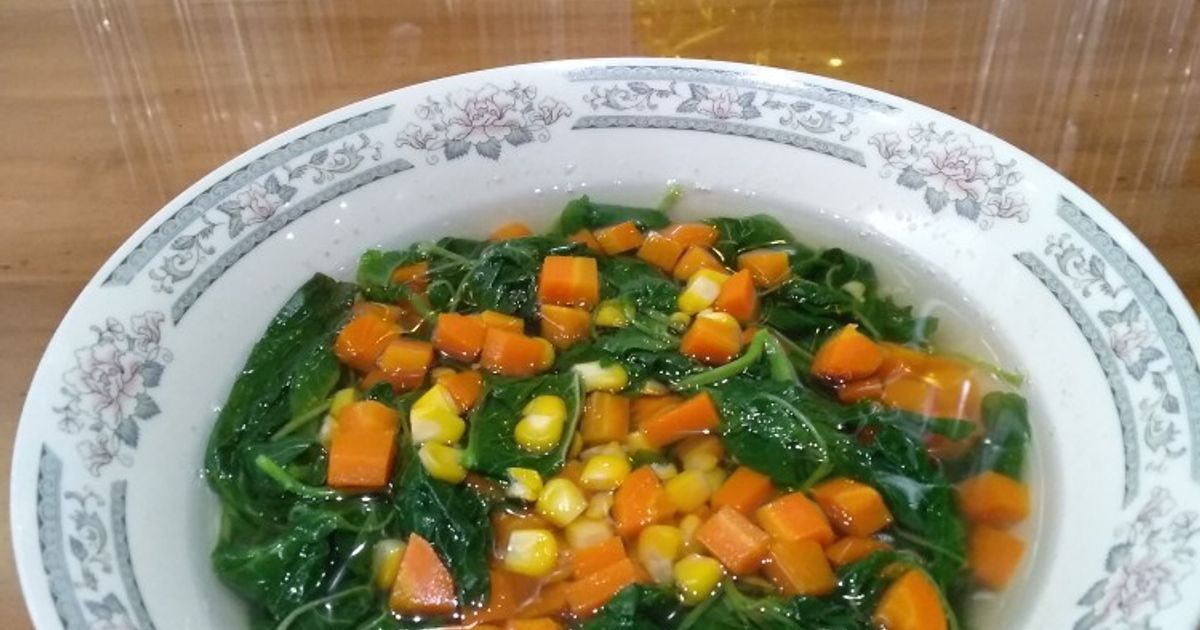 Resep Sayur Bening Bayem + Wortel, Jagung oleh Murtopingah - Cookpad