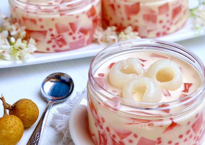 Resep Buko Jelly Strawberry oleh silvia novi - Cookpad