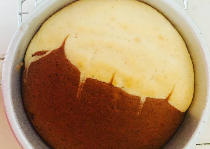 Two layer cake Vanilla and chocolate Recipe by Deepti Patil - Cookpad