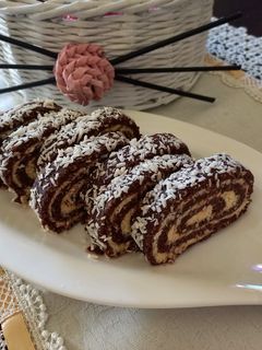 Kókuszos Keksztekercs Torta | Gazdagné Djinisinka Margit receptje ...