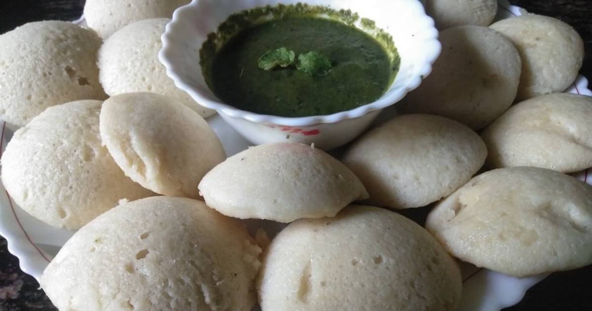 Idli & green chutney Recipe by Madhulina Patra - Cookpad
