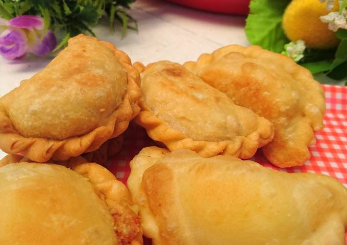 Resep Pastel isi sosis keju oleh Selene Cake - Cookpad