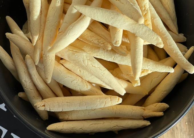 Resep Cemilan cheese sticks easy peasy oleh Kimchibaby Kitchen - Cookpad