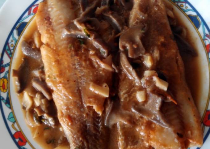 Filete de abadejo con setas de pie azul Receta de Chari Crzo- Cookpad