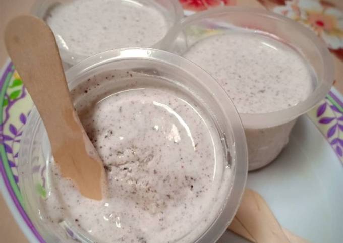 Resep Es Krim Oreo Sederhana oleh Yanii Irdhamsyah - Cookpad