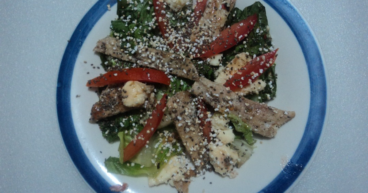 Ensalada Con Milanesa De Pollo Asada, Aderezo De Tuna Miel Con Amaranto ...