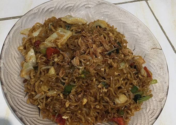 Resep Indomie goreng Ala chef Bamz oleh arman bamz - Cookpad