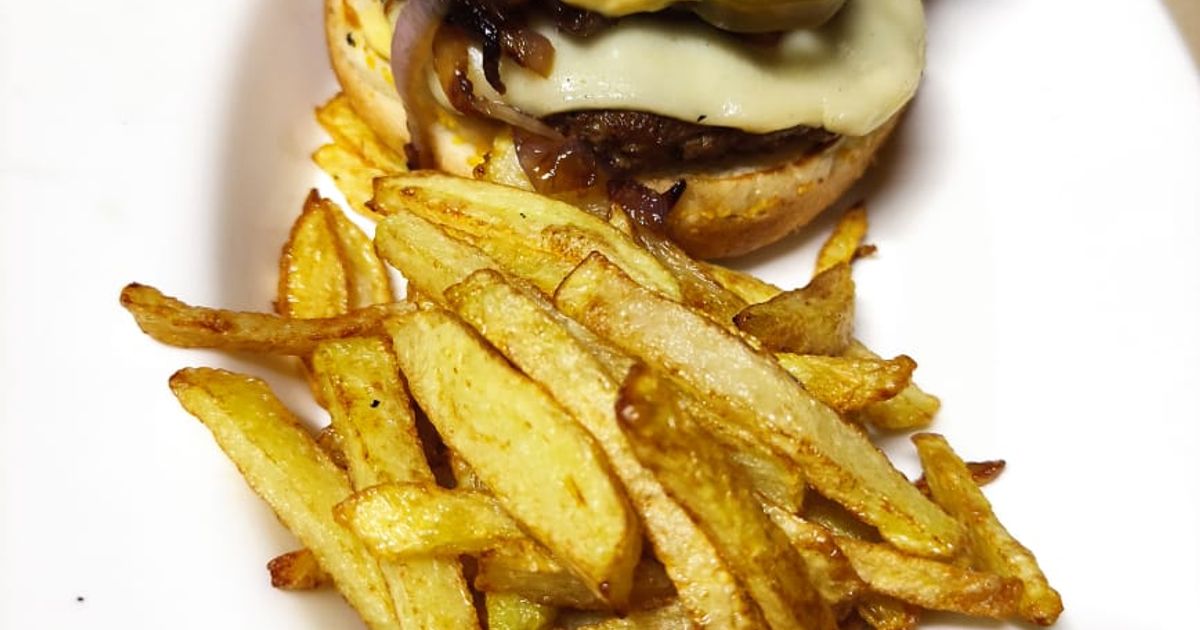Beef Burger Recipe by Zainab Aftab - Cookpad