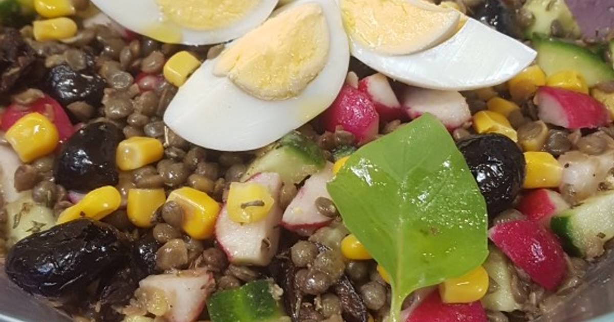 Salată de linte cu piept de pui și filet mignion la grill, rețetă de ...