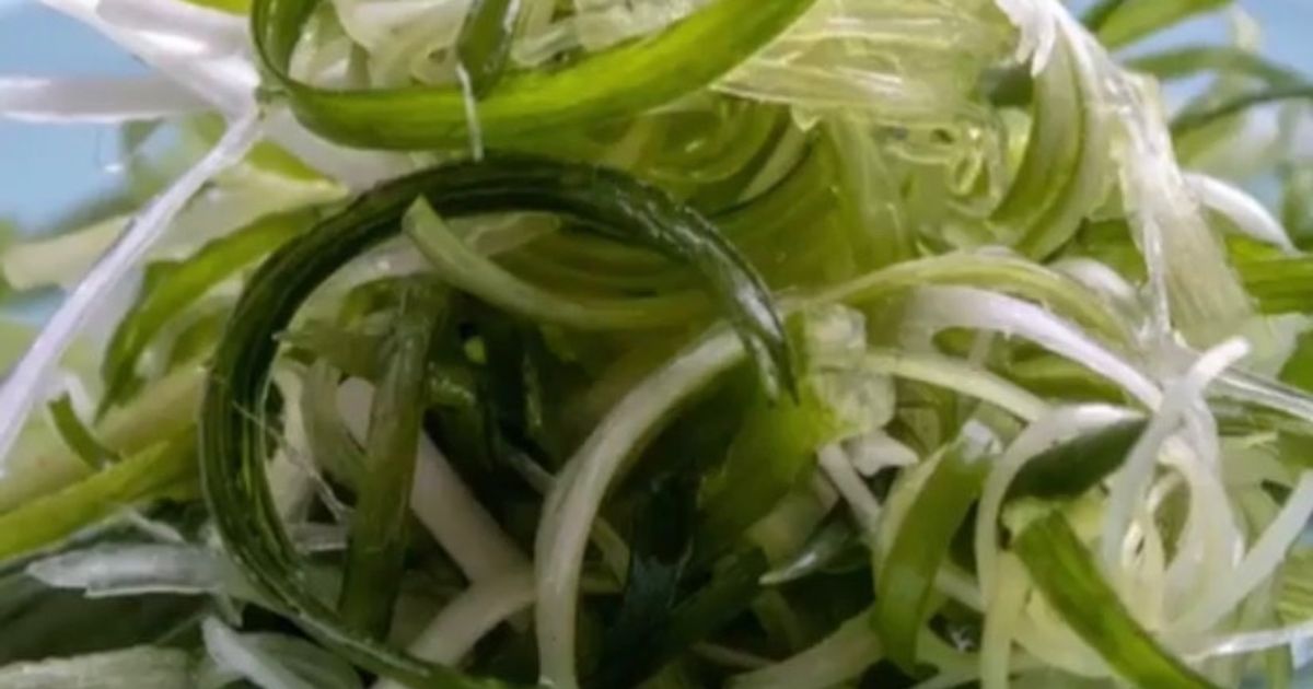 Perfect Curled Spring Onions For Garnish Recipe by Yui Miles - Cookpad