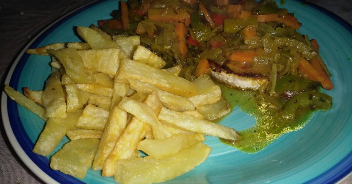 Salmón con salteado de verduras con guarnición Receta de Eric Fleischer ...