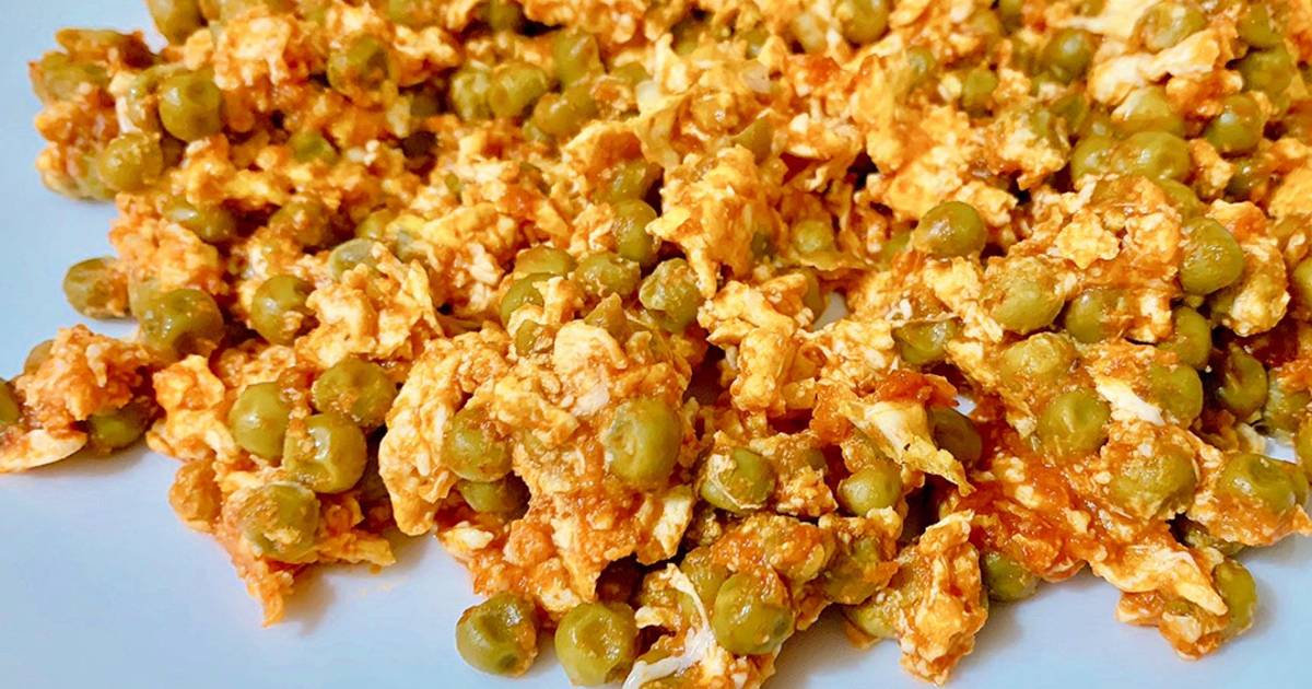 Huevo con tomate y guisantes Receta de Marieta - Cookpad