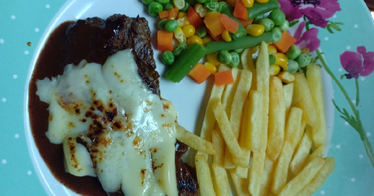 Resep Beef Steak Mozarella oleh Titi Kamsiati - Cookpad