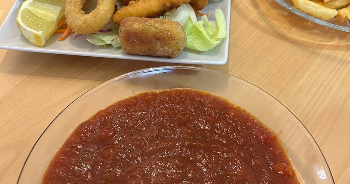 Fritura de pescado y salsa de tomate para acompañar Receta de Saida ...