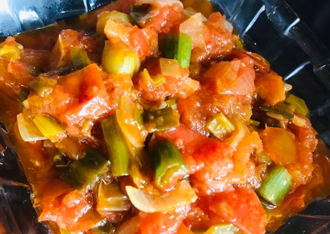 Tomato and Spring Onion Chutney Recipe by Harneet Kour - Cookpad