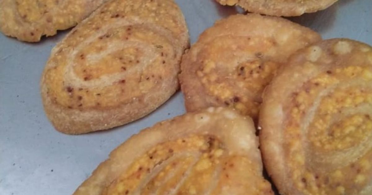 नमकीन जलेबी मठरी (Namkeen Jalebi Mathri Recipe In Hindi) रेसिपी बनाने ...