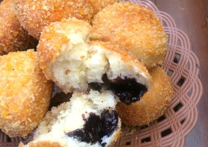 Resep Roti goreng lembut coklat lumer / panada coklat oleh Juwita ...