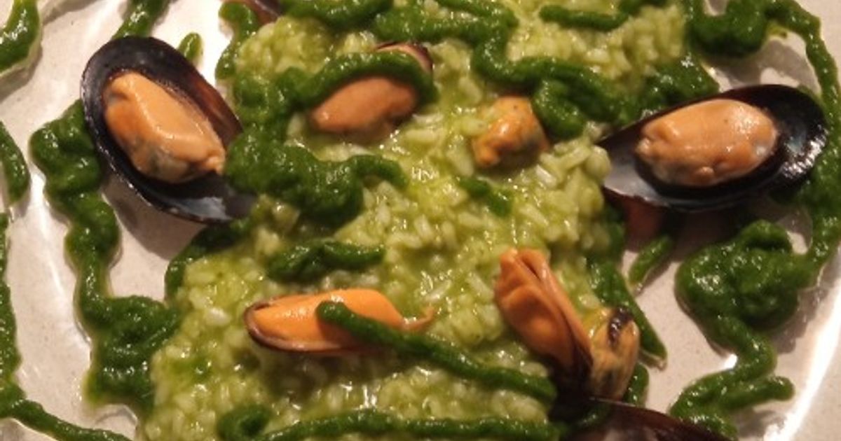 Gourmet Risotto With Fresh Broccoli Purée And Mussels Recipe By ...