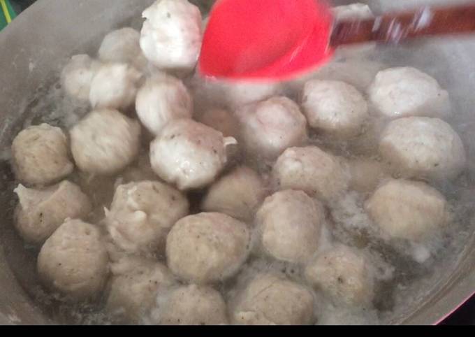 Resep Bakso ayam lada hitam oleh Belanja Online - Cookpad