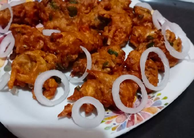 Mixed vegetable crispy pakoda Recipe by amrita Ramnani - Cookpad