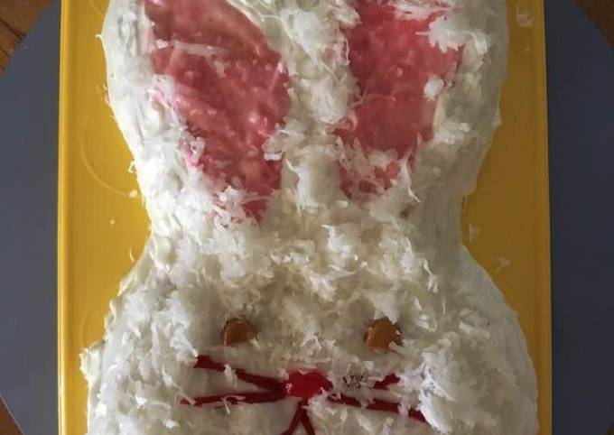 Easter Bunny Cake Recipe by Sonya Bankester - Cookpad